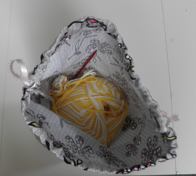 Sew Divertimento: Drawstring Bag Tutorial ! ~ IC 39