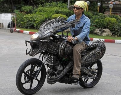 CRAZYBLOGGHE!!: Moto Predator!!