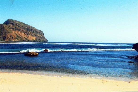 Maluk beach in Sumbawa Besar | Great Travel Place