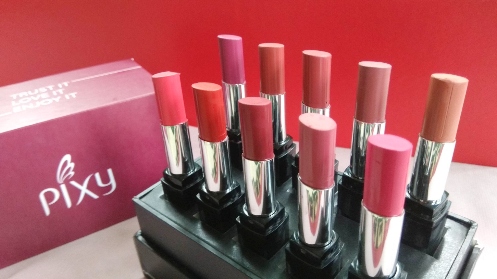Review and Swatch Pixy Matte In Love Lipstick - Sweet Home