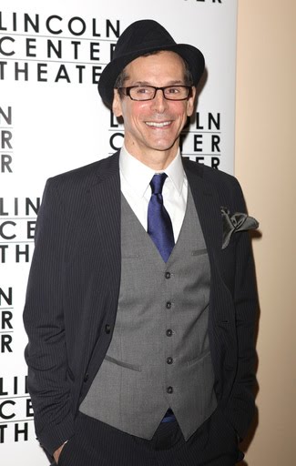 WAR HORSE OPENS IN NEW YORKS BROADWAY