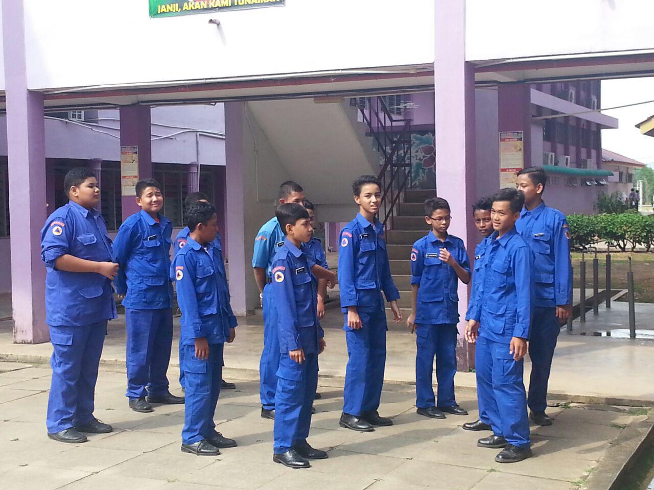 BLOG SAINA: Latihan Kawad Unit Uniform