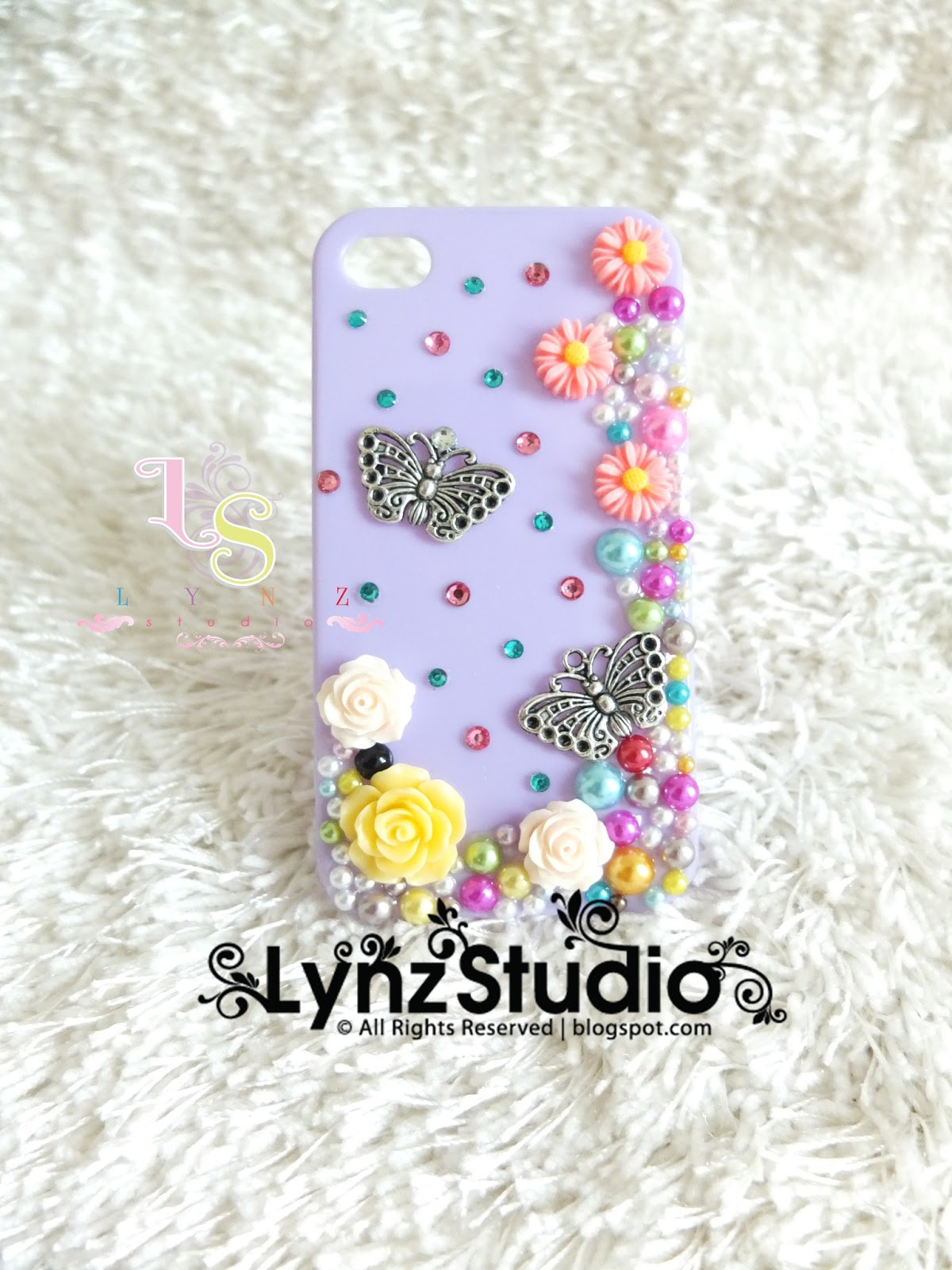 Lynz Studio: # 243 : Custom Made iPhone 4 Casings