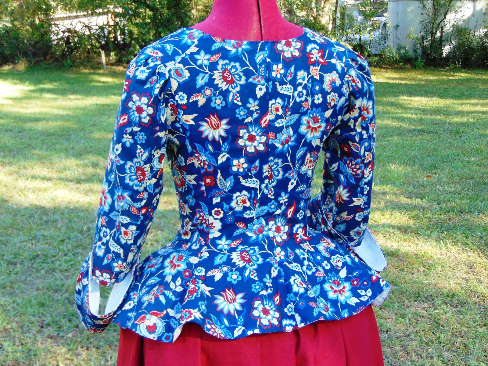 The Antique Sewist: 1750s Casaquin Jacket - Blue Floral Cotton