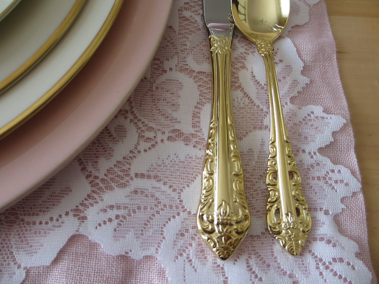 The Welcomed Guest: Mixing Patterns Tablescape