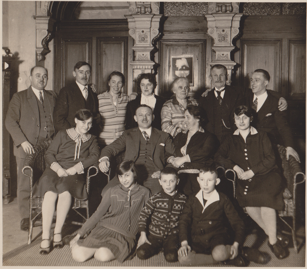 16 German Family Portrait Photographs Before the 1930s ~ vintage everyday