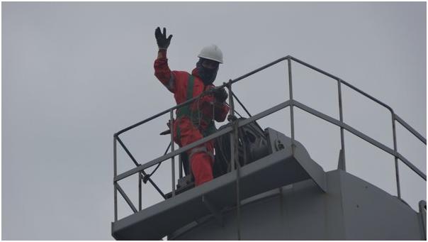 PINOY SEAFARER: Crane Wire Greasing