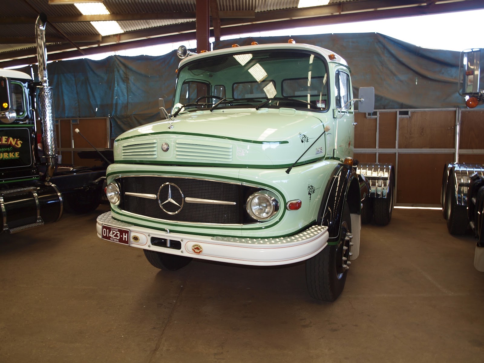 Joe Hupp's Classic and Vintage Trucks: Mercedes-Benz 1418