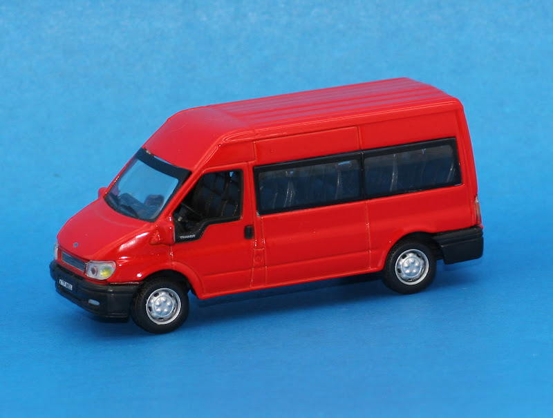 Incredible Mini Garage: Ford Transit (V) 2000 Bus 1/72 Cararama