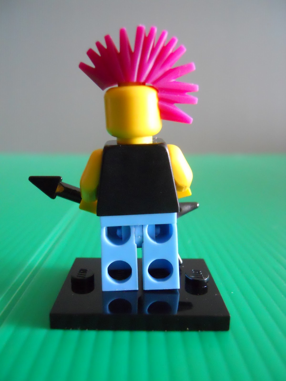 Dexters Diecasts (DexDC): LEGO Minifigure Series 4 ~ Punk Rocker
