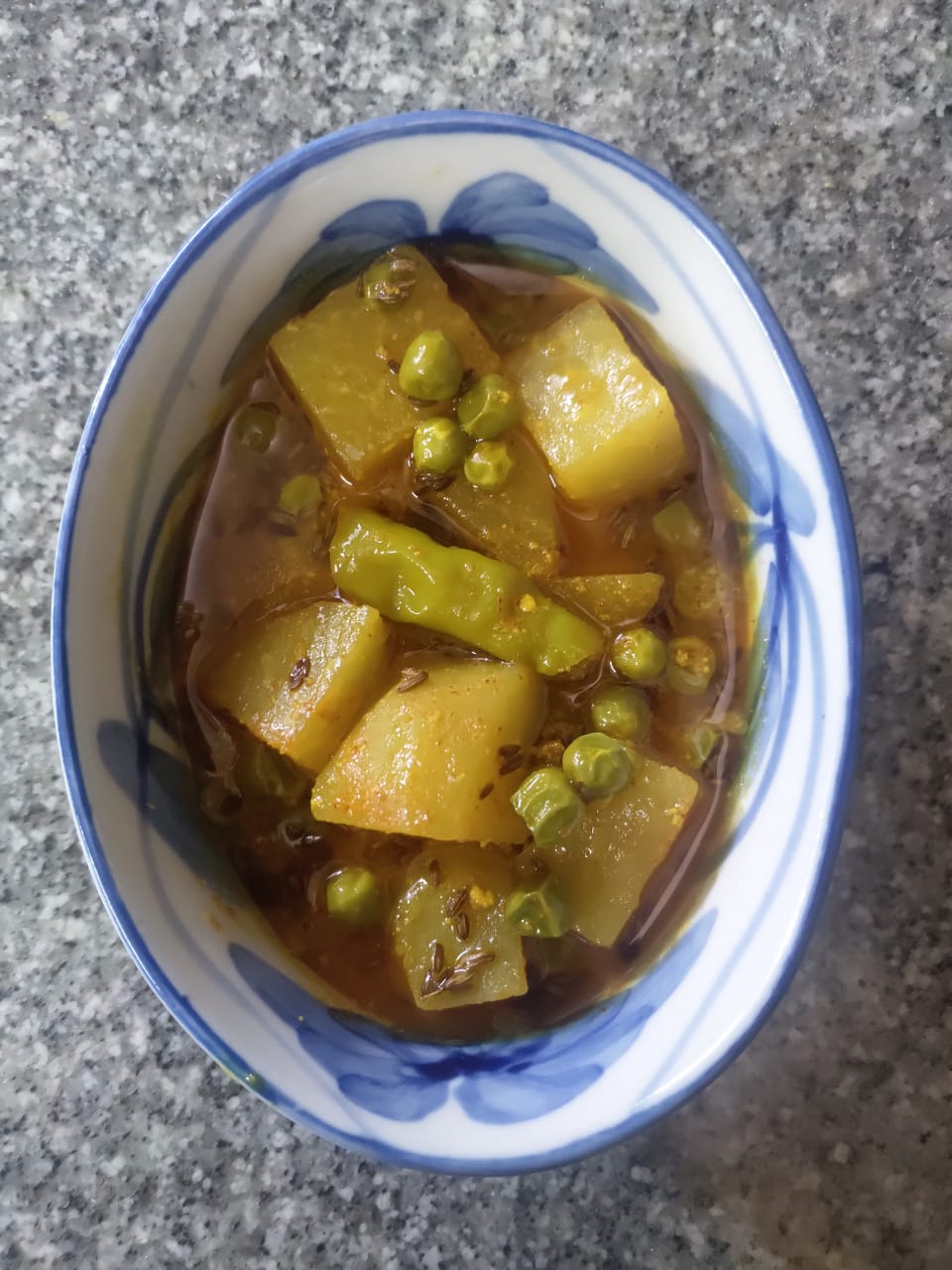 euphoRHEA: Olkopir Dalna - Bengali Style Kolrabi and Peas