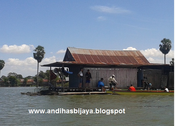 Melihat Rumah Terapung di Danau Tempe Kab Sengkang - Hasbi Personal Blog