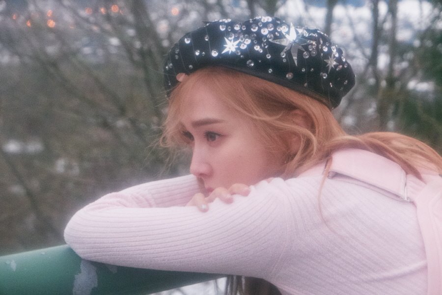 See the behind the scene pictures from Jessica's 'Wonderland' MV ...
