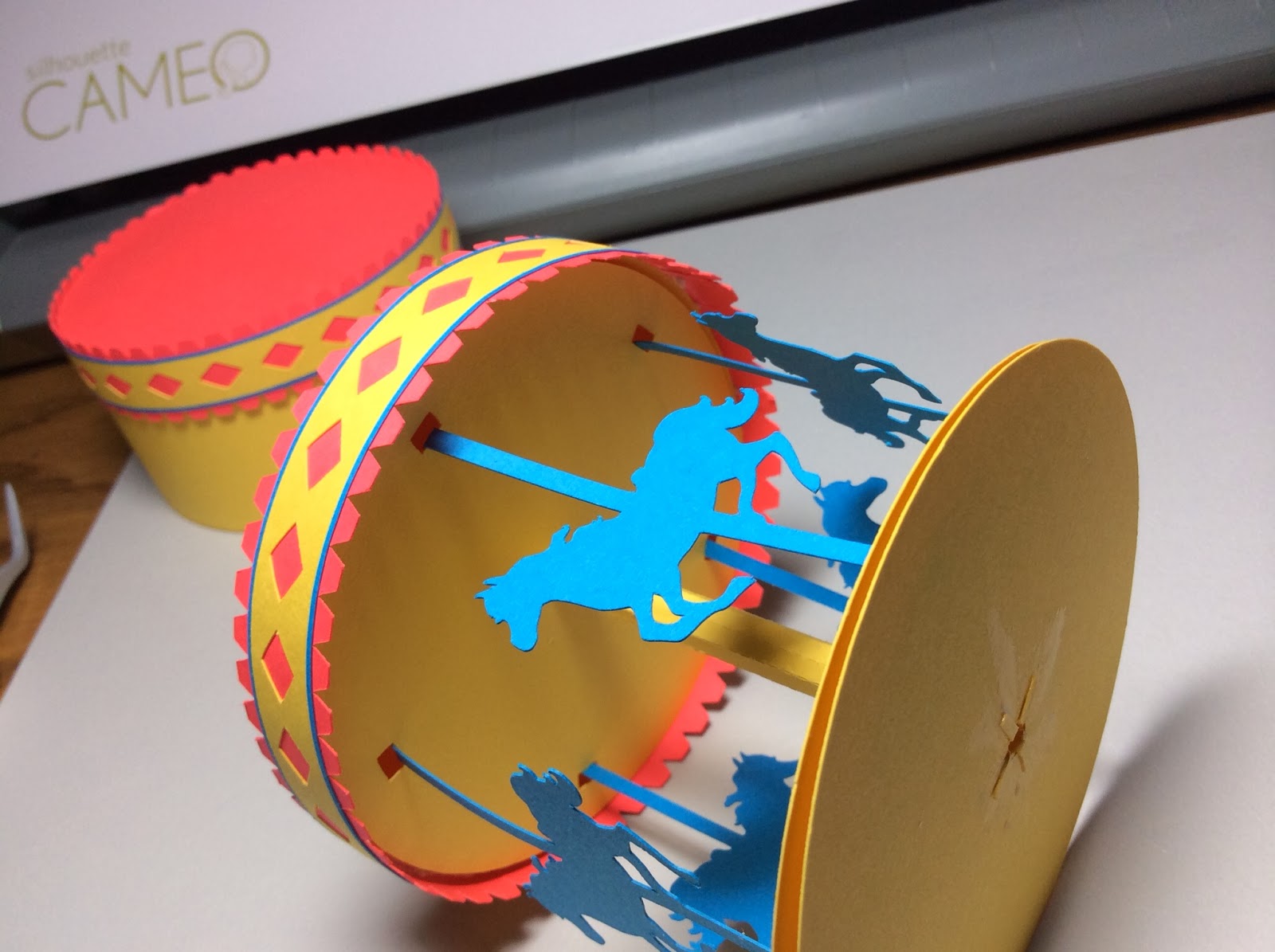 Papercrafts and other fun things: A Carousel Box That Really Spins