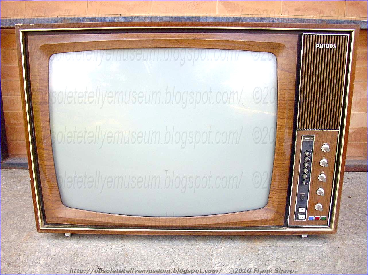 Obsolete Technology Tellye !: PHILIPS X26K171 ROYAL COLOR 110 GIOTTO ...