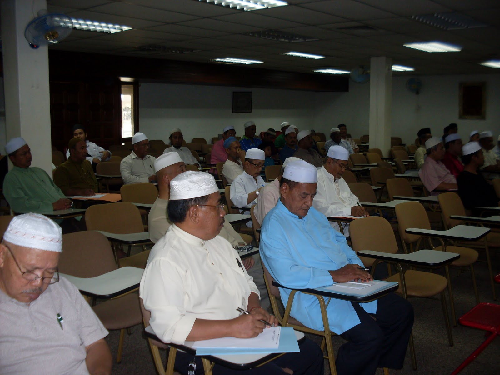 2010694046: SEJARAH DAN KEGIATAN MASJID SAIDINA ABU-BAKAR AS-SIDDIQ,BANGSAR