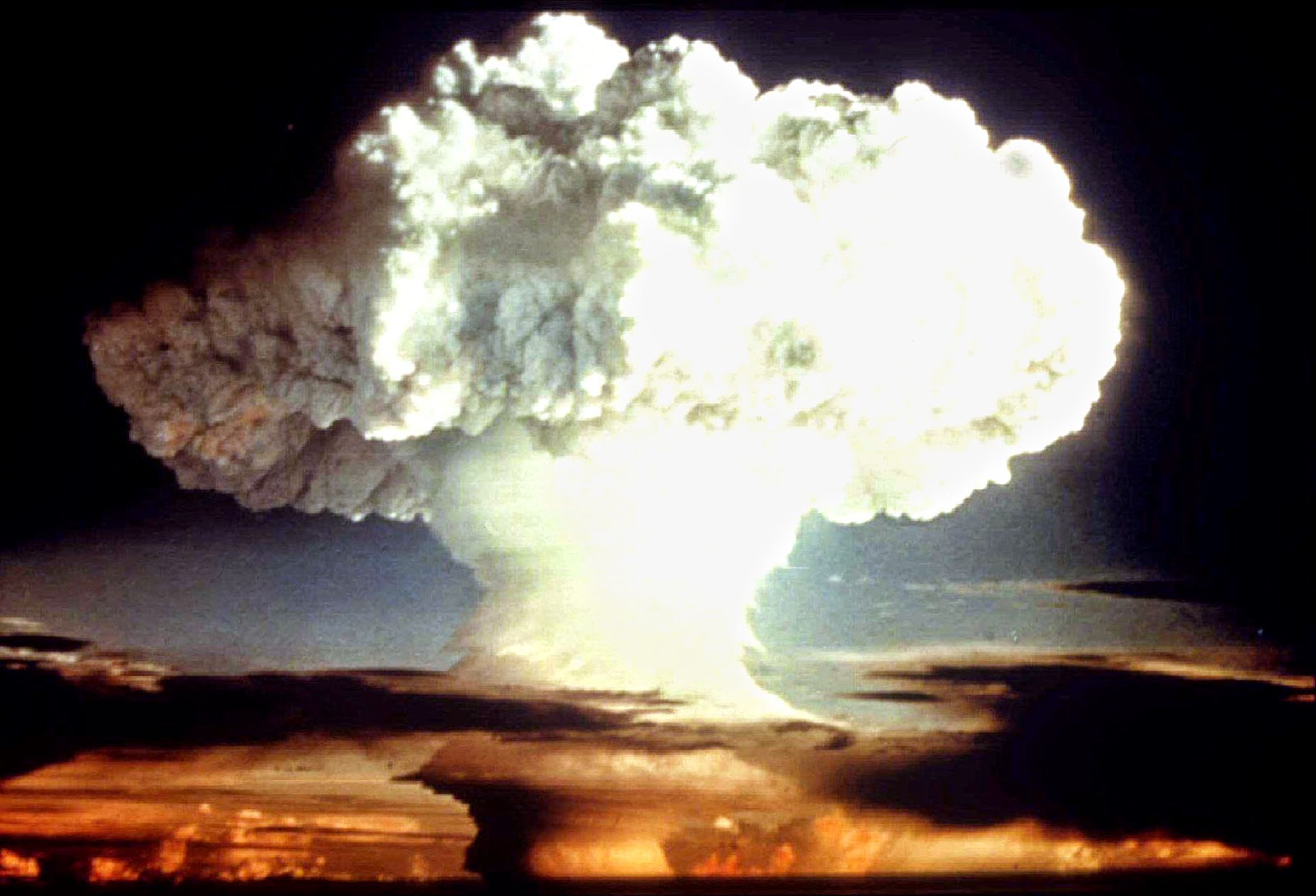 Carjan Andreea: The Rhythm of Physics: Armă nucleară