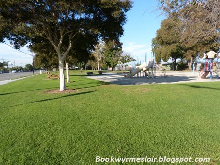 Bookwyrme's Lair: Wardlow Park, Huntington Beach