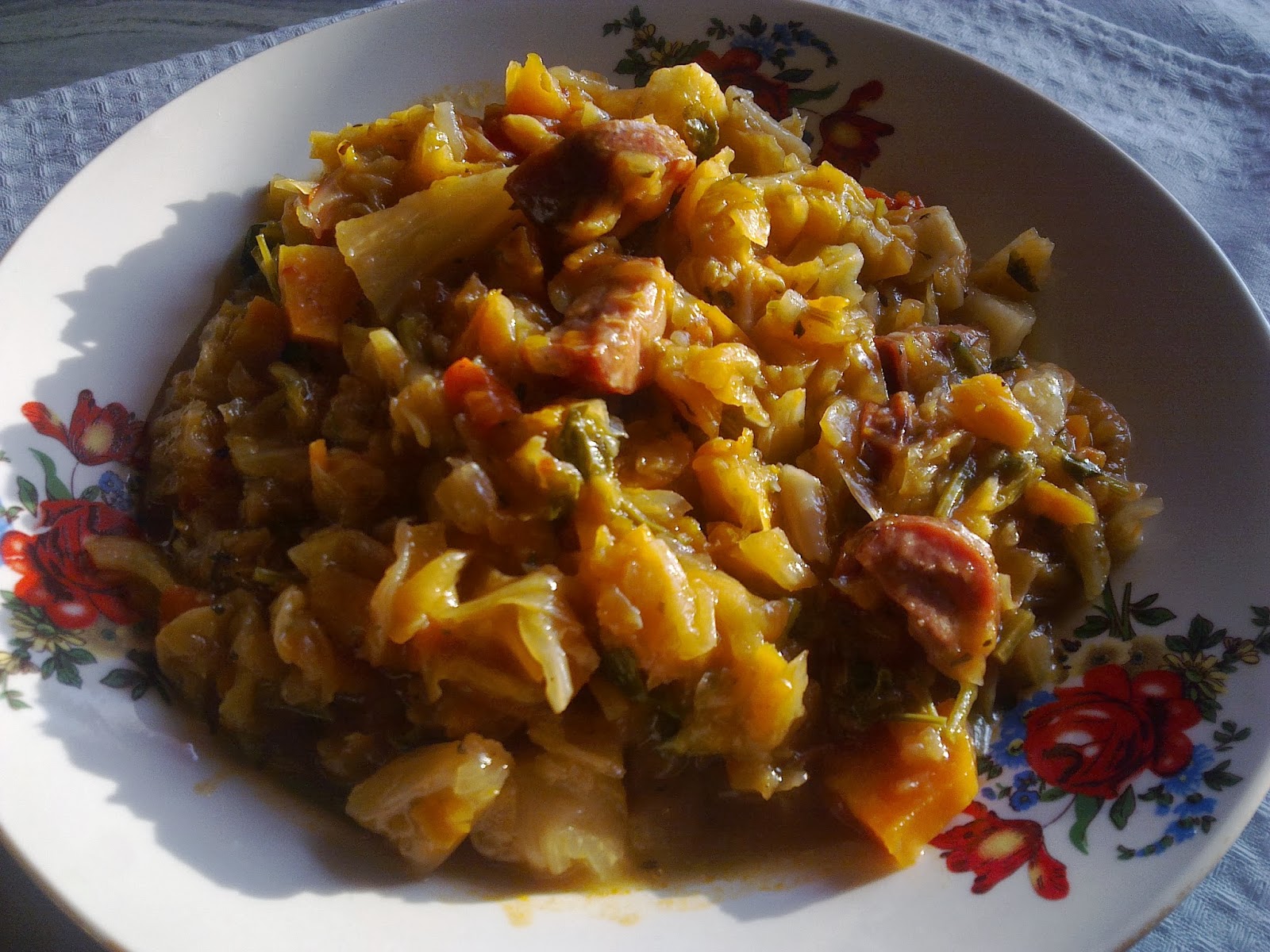 Esti ceea ce mananci: Varza dulce cu carnati afumati