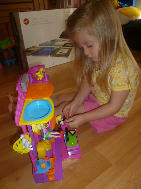 POLLY POCKET STICK N PLAY SETS REVIEW - Mama to 6 Blessings