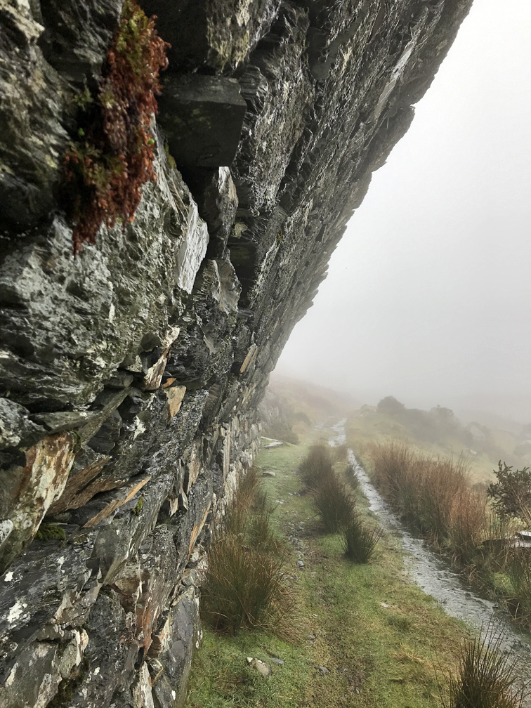 A walk from Ynys-y-Pandy slate mill to the Gorseddau quarry...