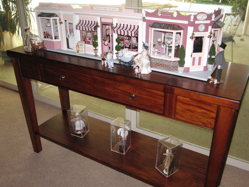 My Mini-mania: display table for Houseworks Street of Shops