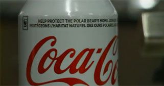 Coca Cola pinta de blanco sus latas para homenajear a los osos polares