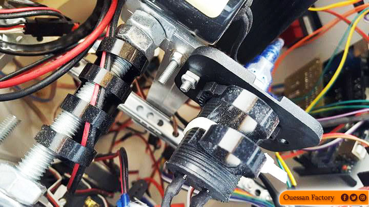 Taser et périscope. | Ouessan Factory - R2D2 & Oues's Drive