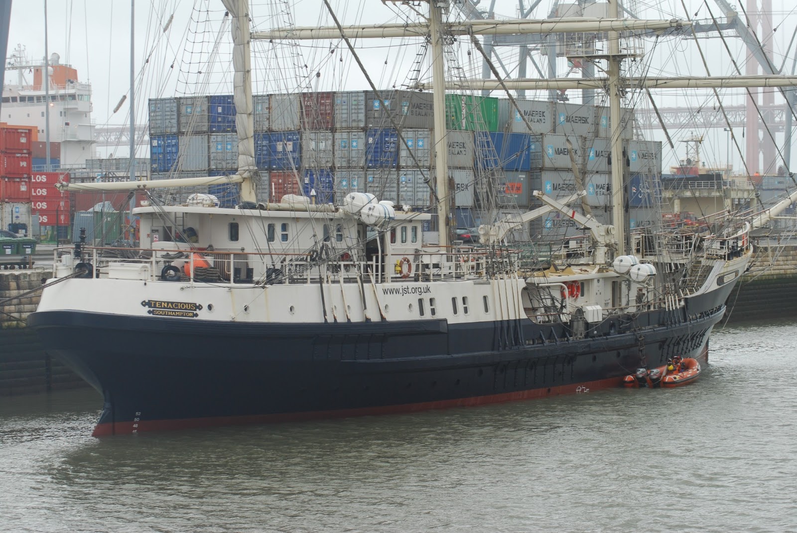 tall ships and the beauty of sailing: Tall Ship "TENACIOUS" at Lisbon