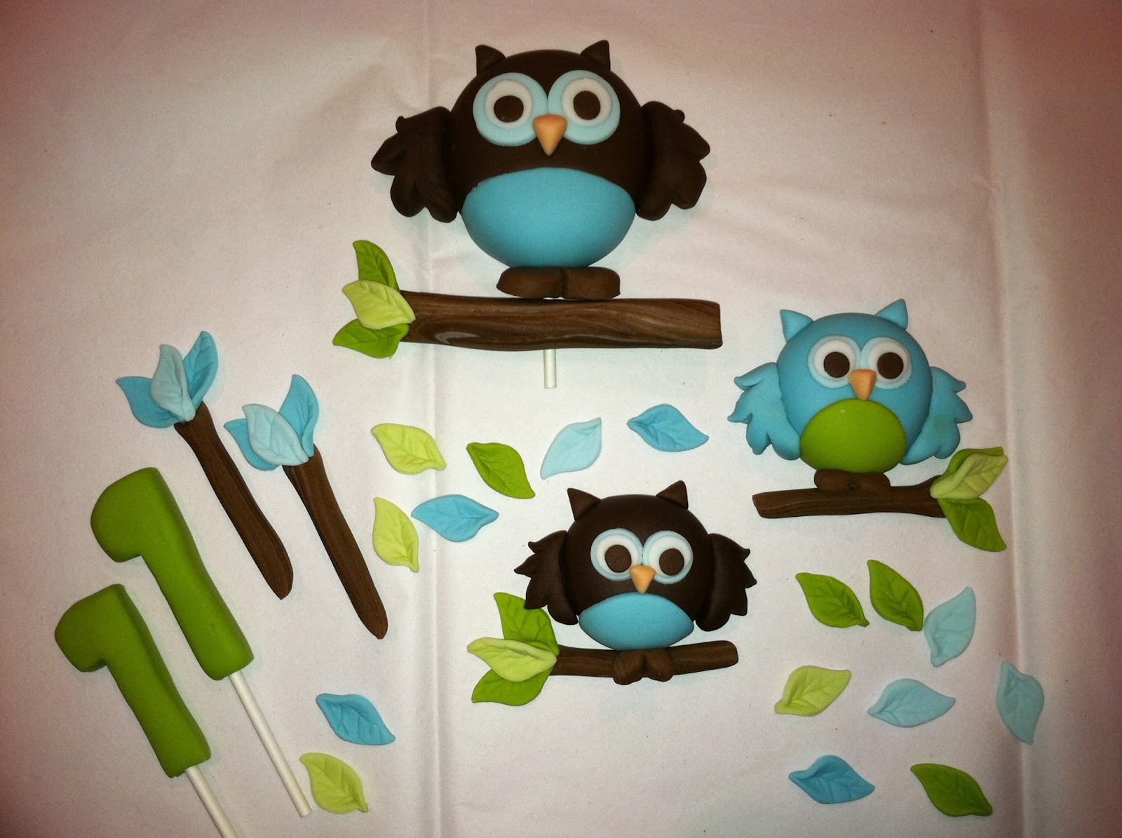 Cupcake Stylist: Fondant Owl Cake Toppers by Cupcake Stylist