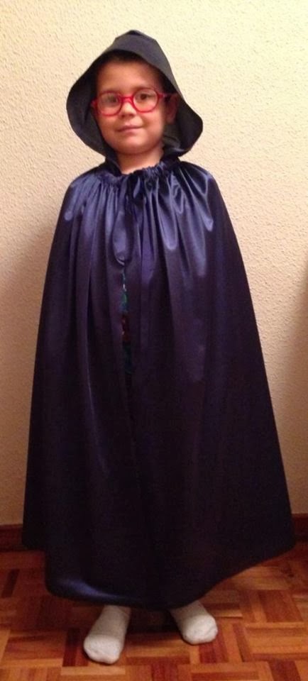 Las Manualidades de Yiya: Capa con capucha.