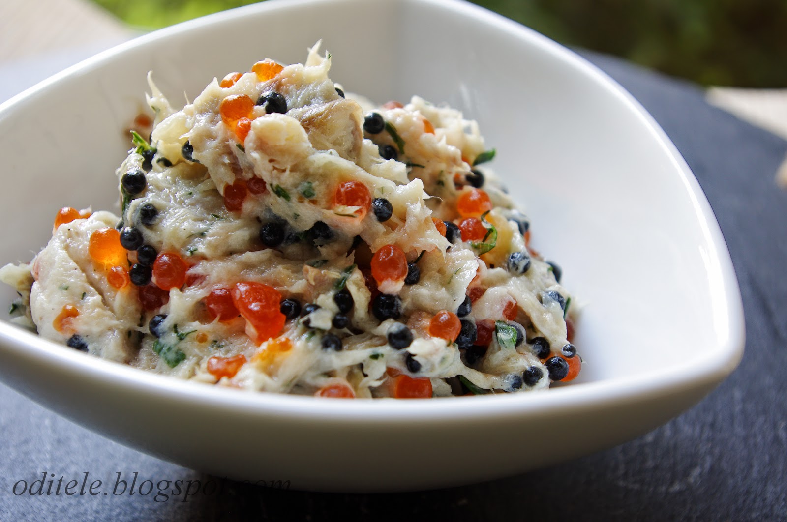 Oditėlės blogas: UŽTEPĖLĖ SU RŪKYTA SKUMBRE IR IKRAIS