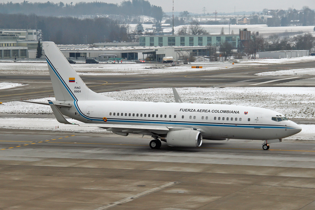 Eastwings: B-737-74V BBJ * Colombian Air Force * FAC0001