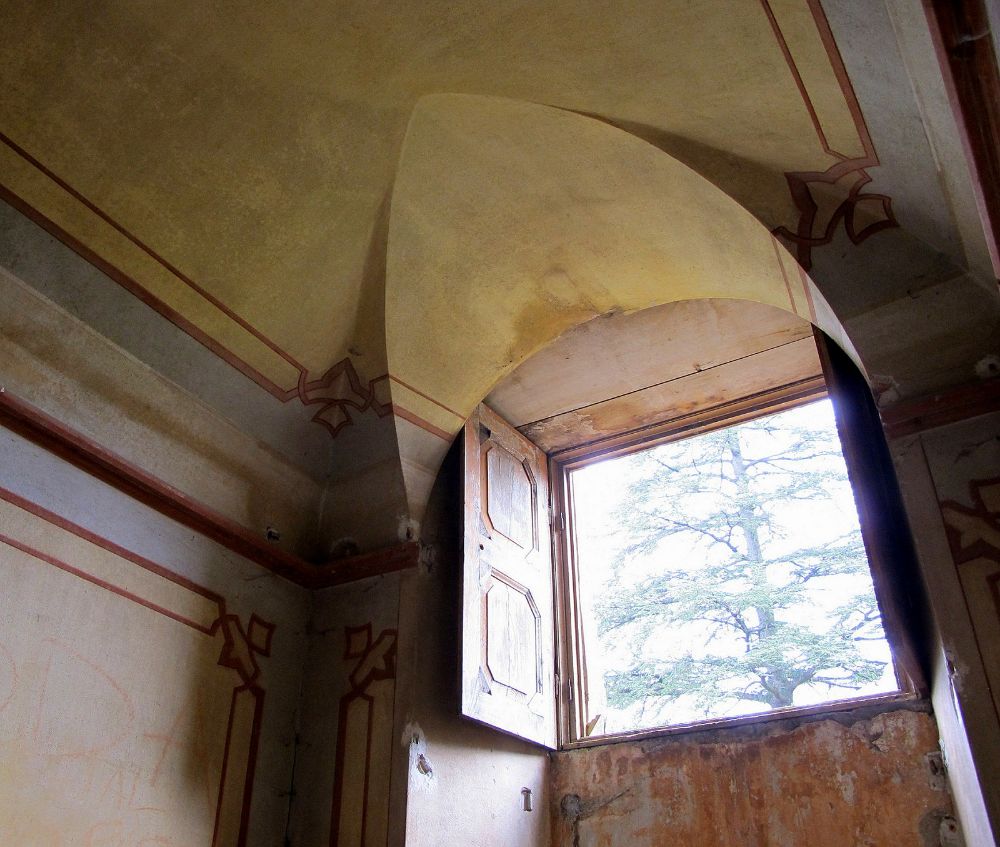 Italy’s Most Haunted House: Inside Villa De Vecchi Italy's Abandoned ...