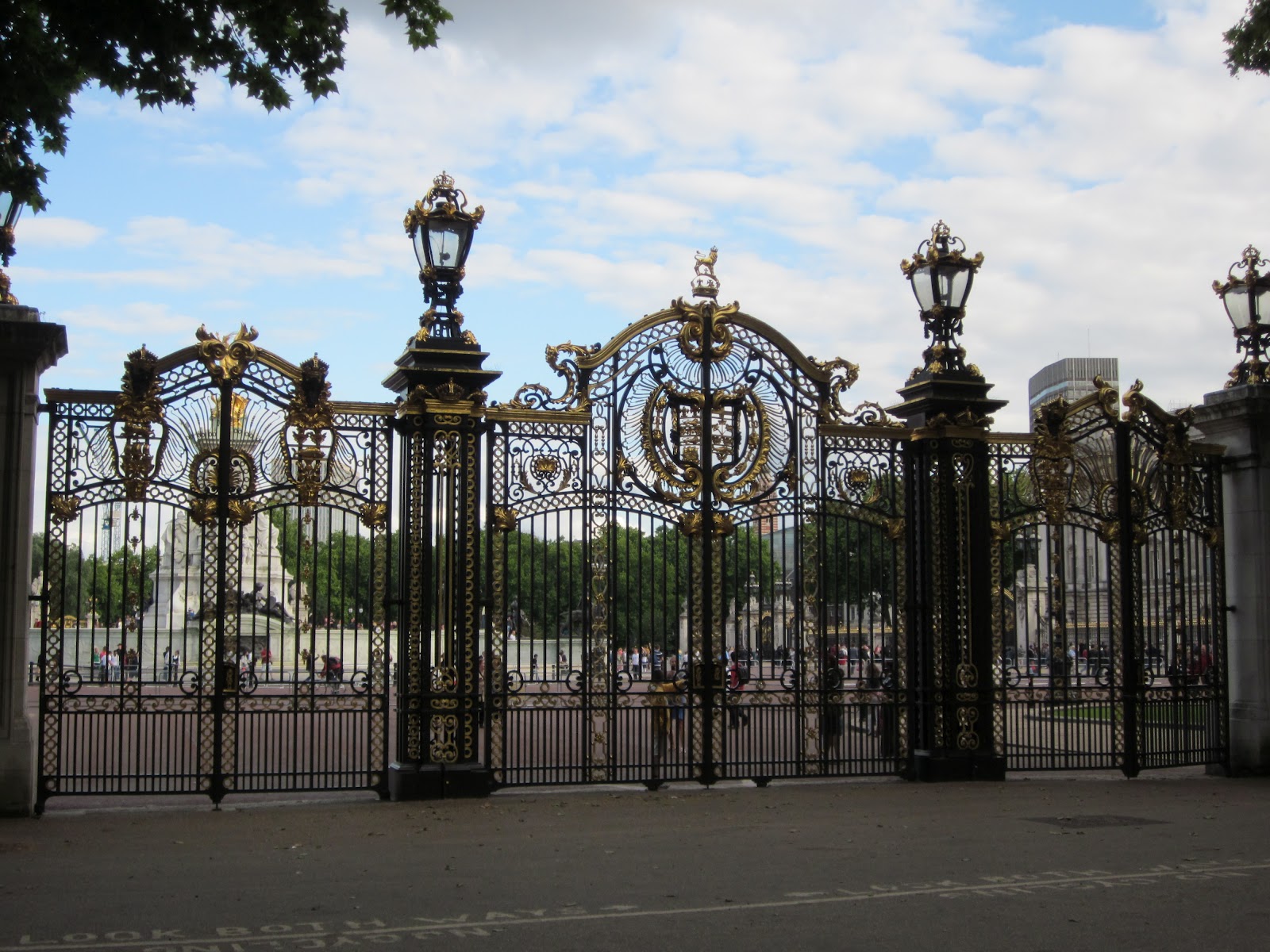 James Bond Locations: Buckingham Palace - London, England