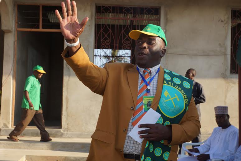 Balozi Seif Ali Iddi aweka jiwe la msingi la ujenzi wa skuli mpya ya ...