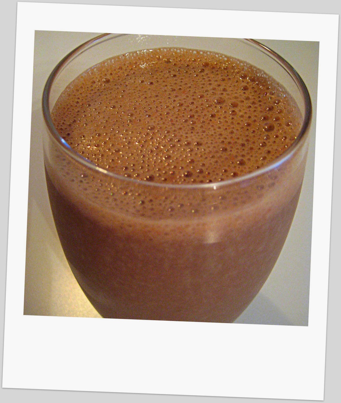 Unistus. Kirg. Toimetamised.: Banaani-maapähklivõi smuuti kohviga