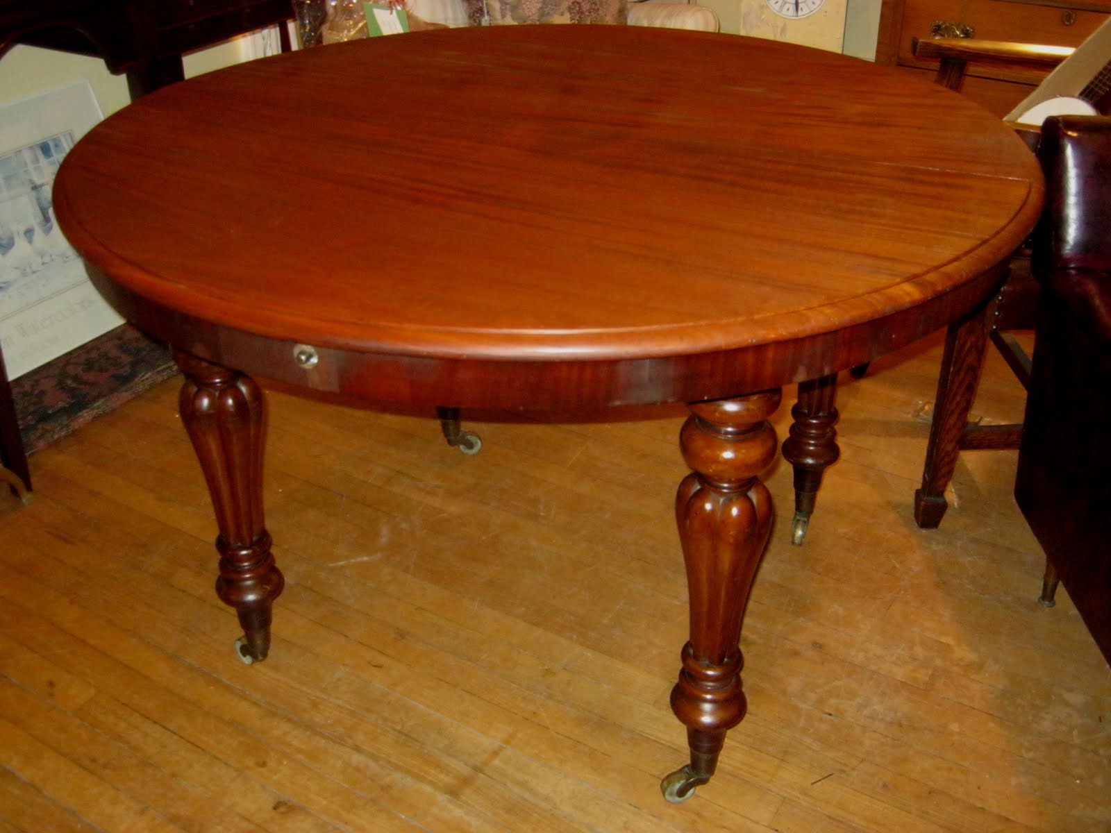 Funk & Gruven A-Z: ROUND VICTORIAN DINING TABLE