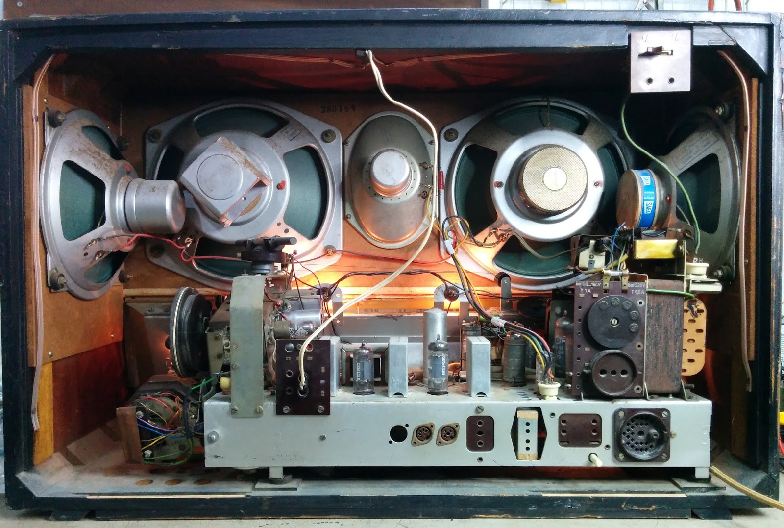 תיקון רדיו ישן I ראש אלקטרוני I הוספת FM: SABA Freiburg Automatic 100 ...