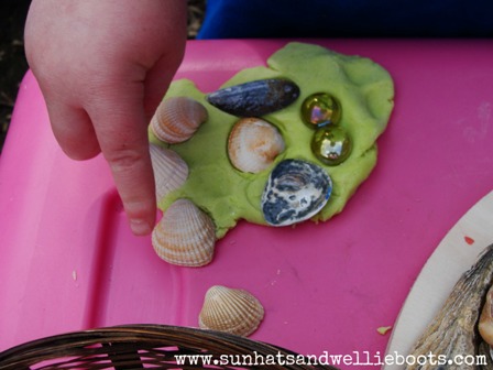 Sun Hats & Wellie Boots: Play Dough, Shells & Stones