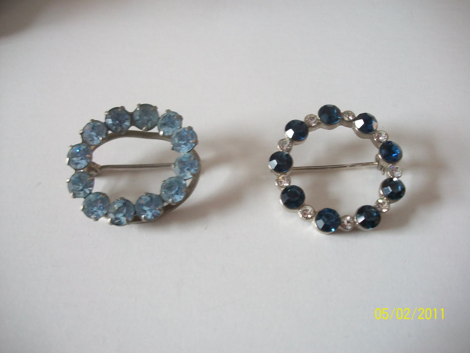 Time for Couture: Circle pins