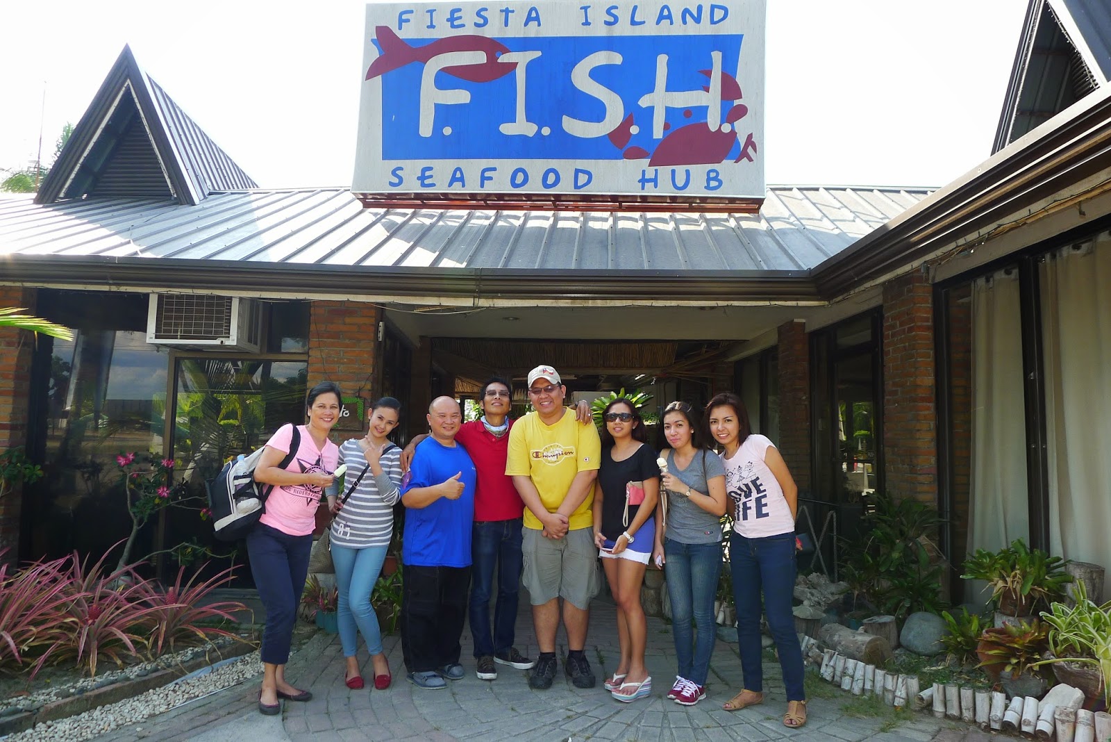 Larga-Bista: Monasterio De Tarlac / Capas National Shrine / Aquino ...