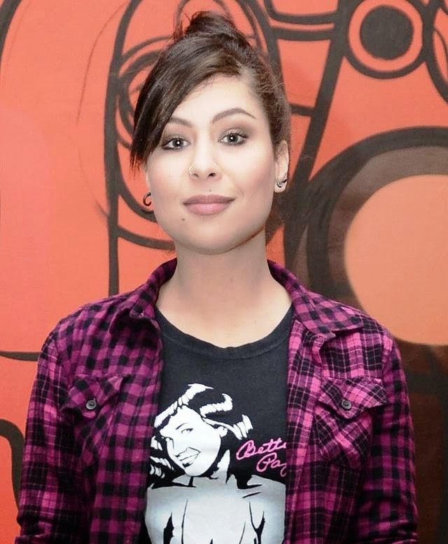 O cão que fuma...: PITTY — o Show da Idolatria e a Frustração da Histeria