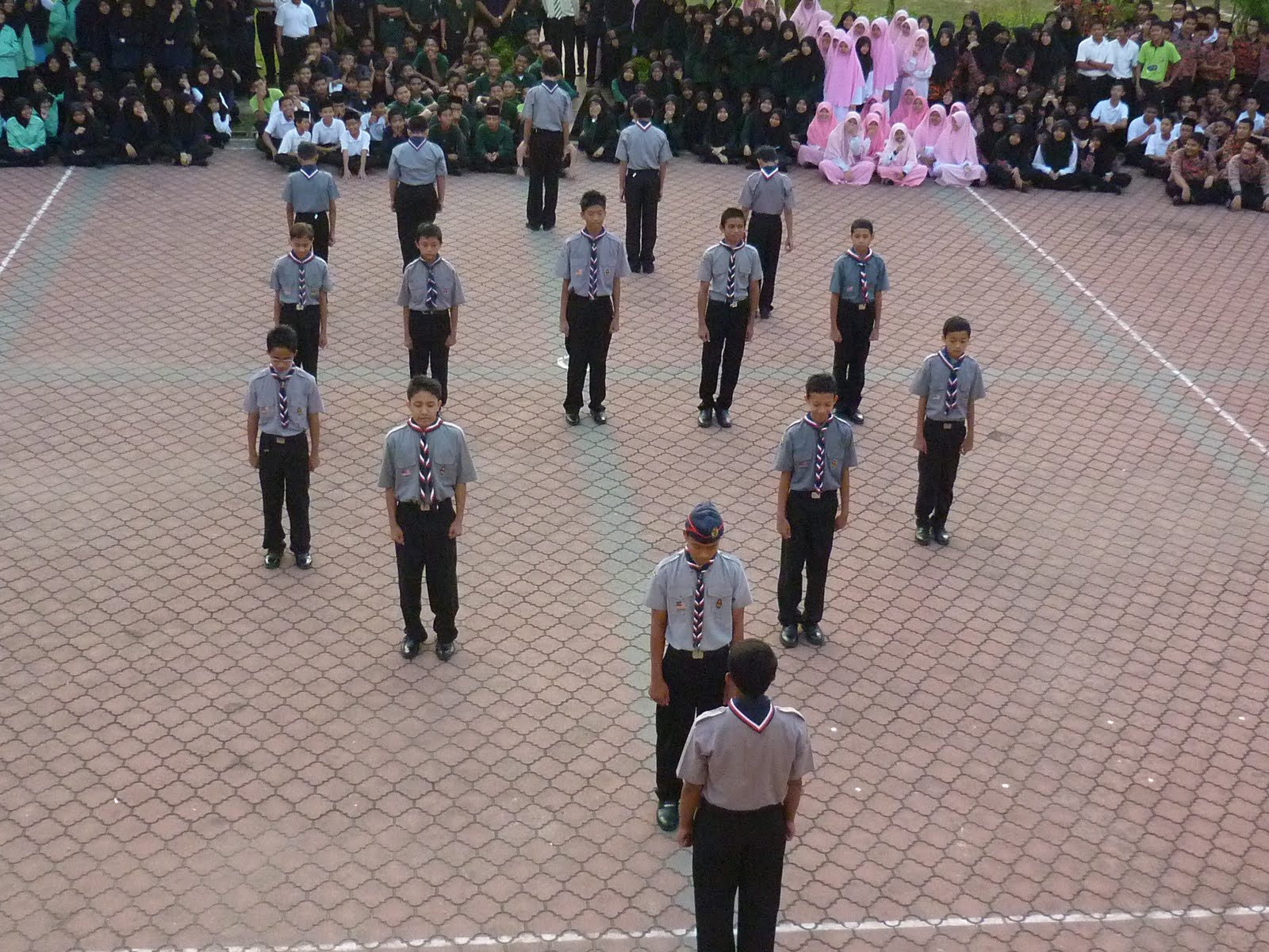 SEKOLAH BERASRAMA PENUH INTEGRASI JEMPOL BULETIN: PERHIMPUNAN KO ...