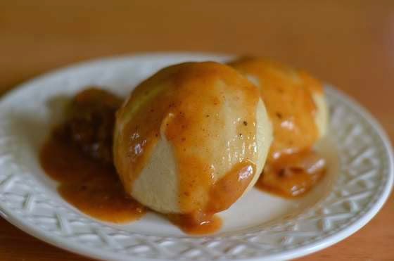 Poznańskie pyzy, czyli kluski na parze (z sosem jagodowym) - BaBy w kuchni