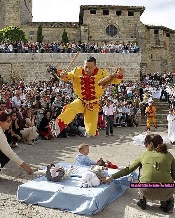 5 The World's Greatest Bizarre Festivals | Odd Bizarre