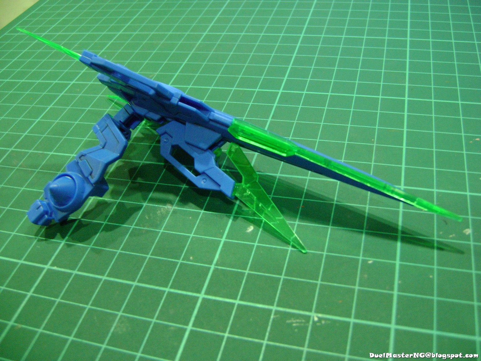 DuelMasterNG Gunpla: HG GN Sword IV Full Saber Manual & Review (Bandai)