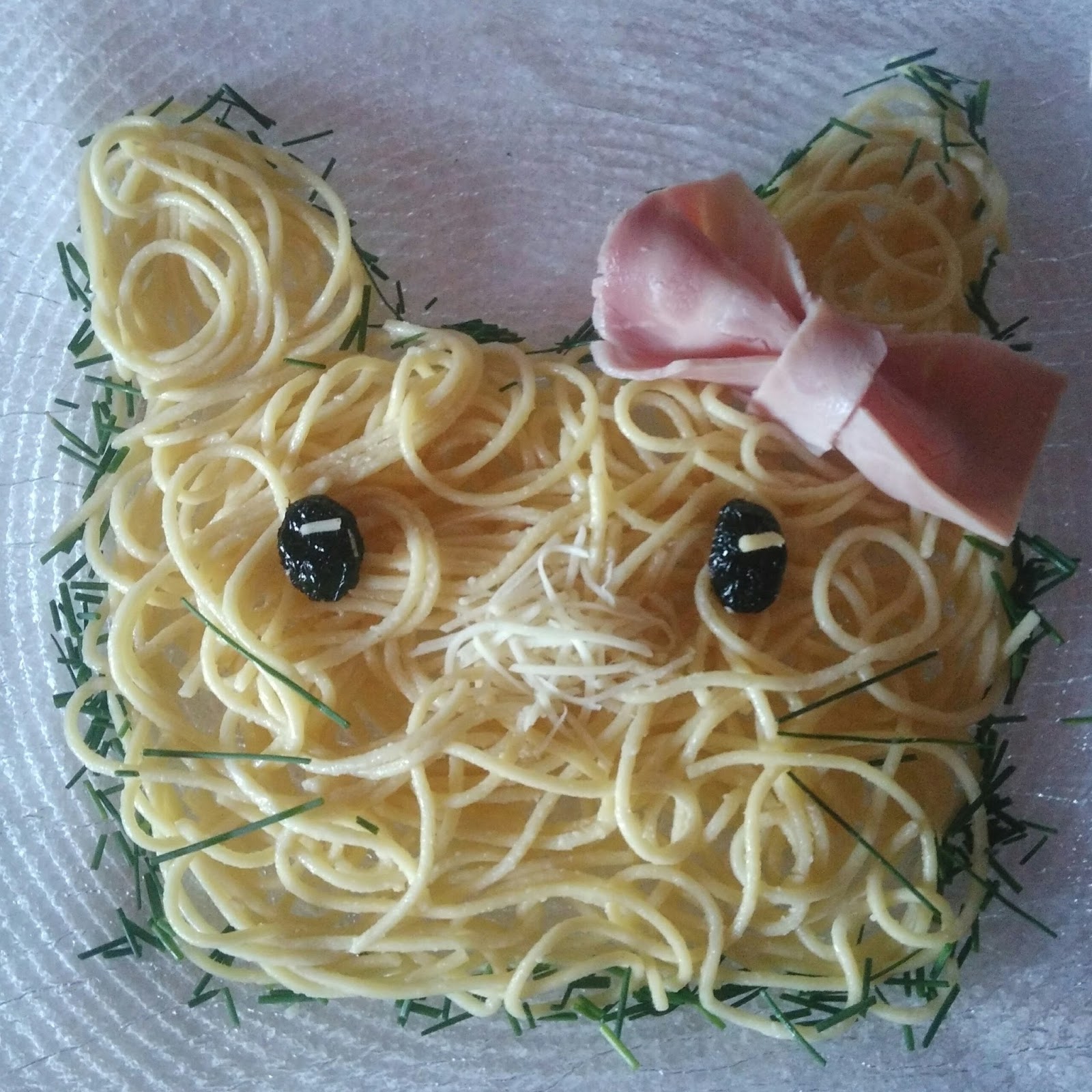 Clin d'oeil aux petits... Hello kitty en spaghetti :)