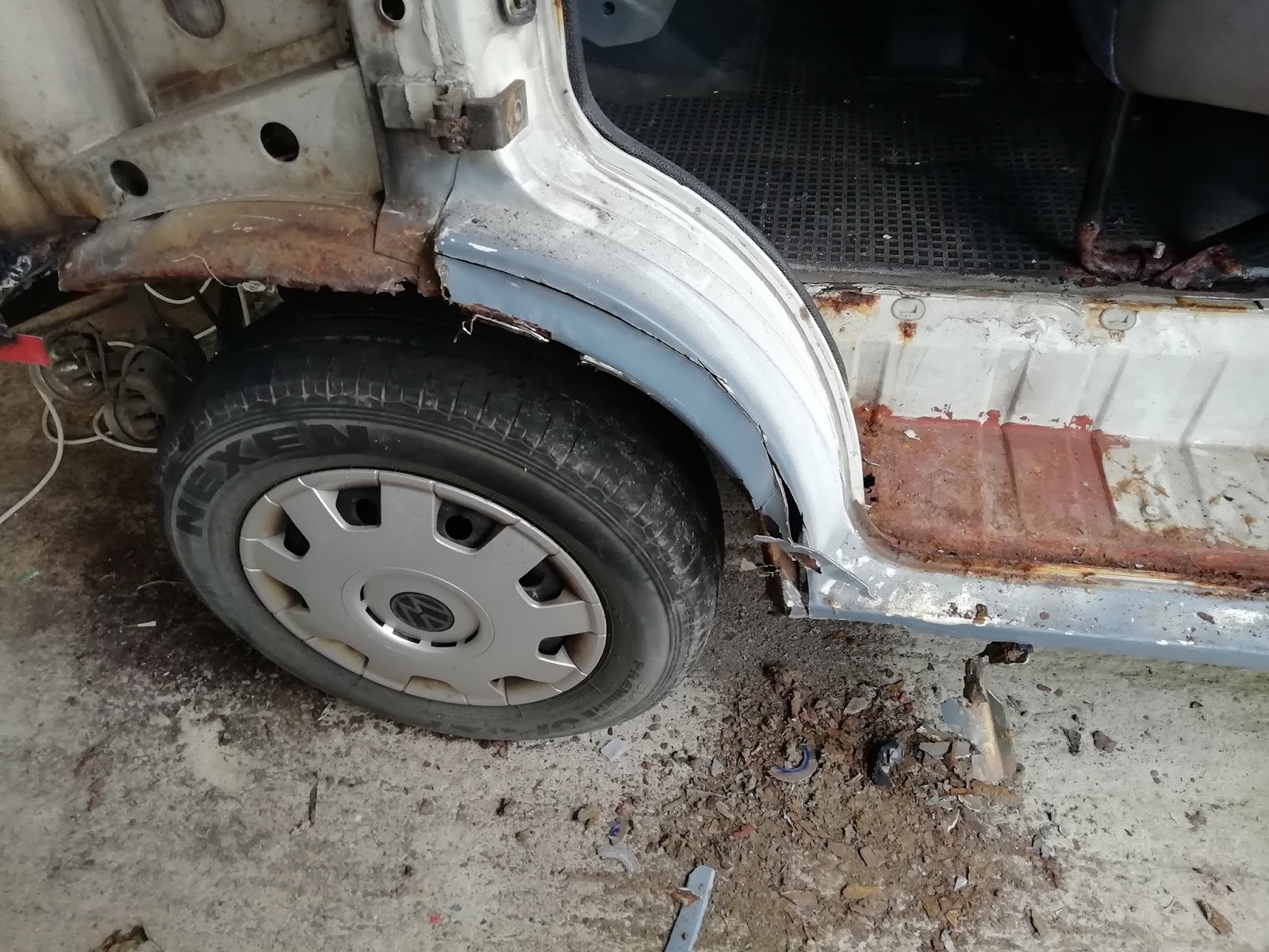 Biały the VW transporter T4 restoration: More rust