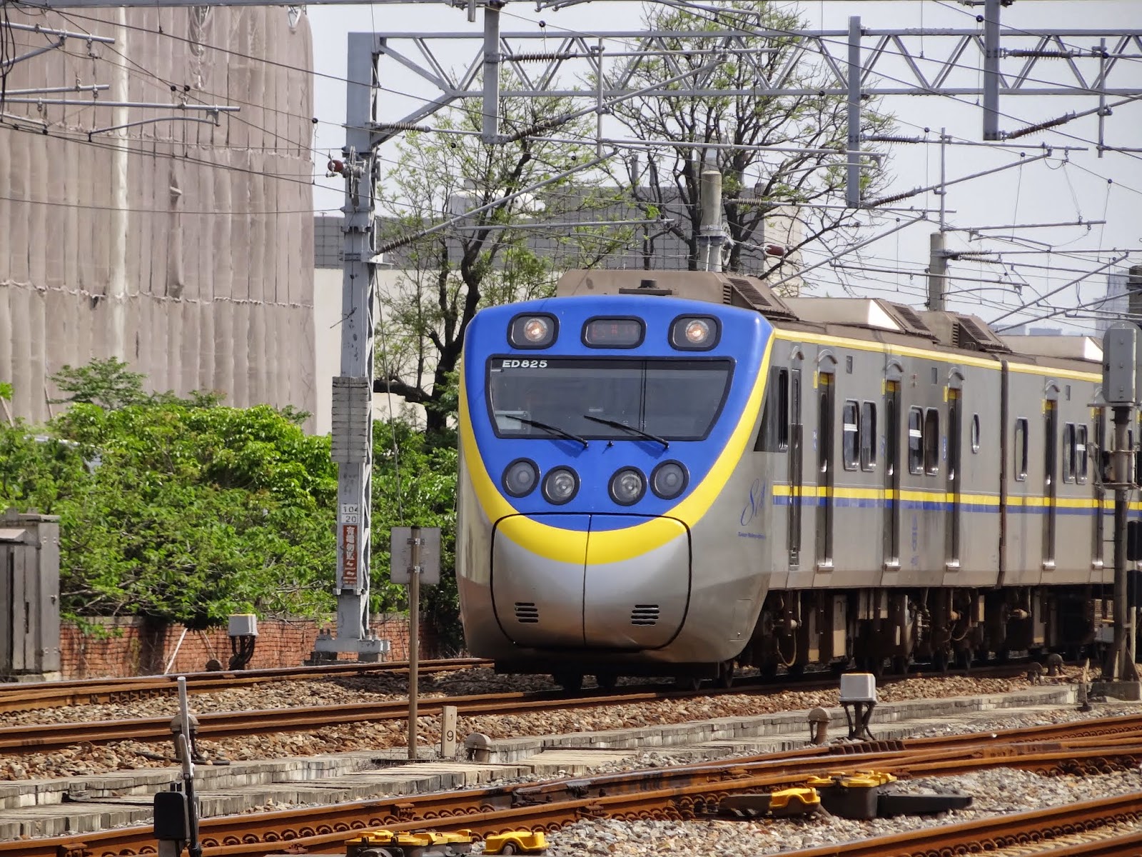 Blair's 鐵道攝影: EMU825電聯車 / TRA EMU825 Electric Multiple Unit